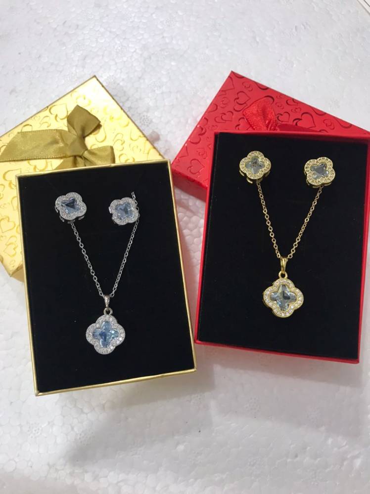 VCA 🥶 Set | Naya's Exclusives - Catlog